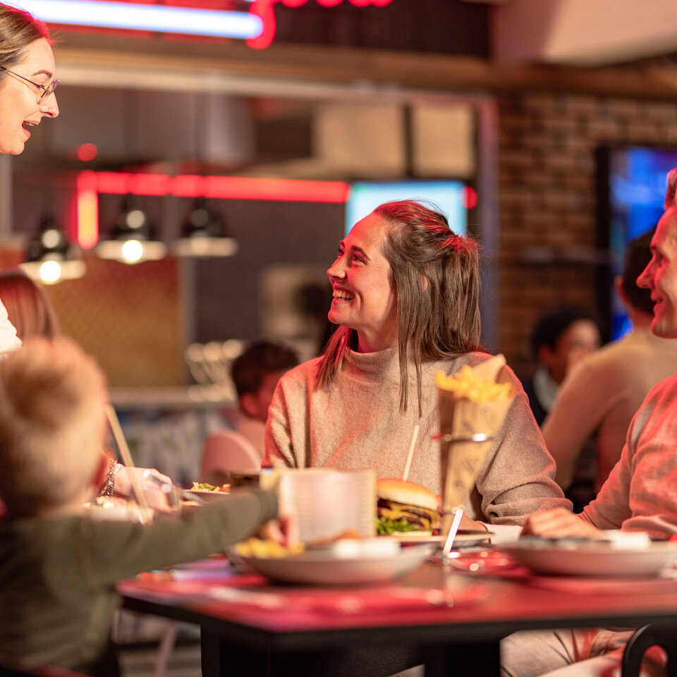 Wereldse gerechten proeven in Midtown food & bar